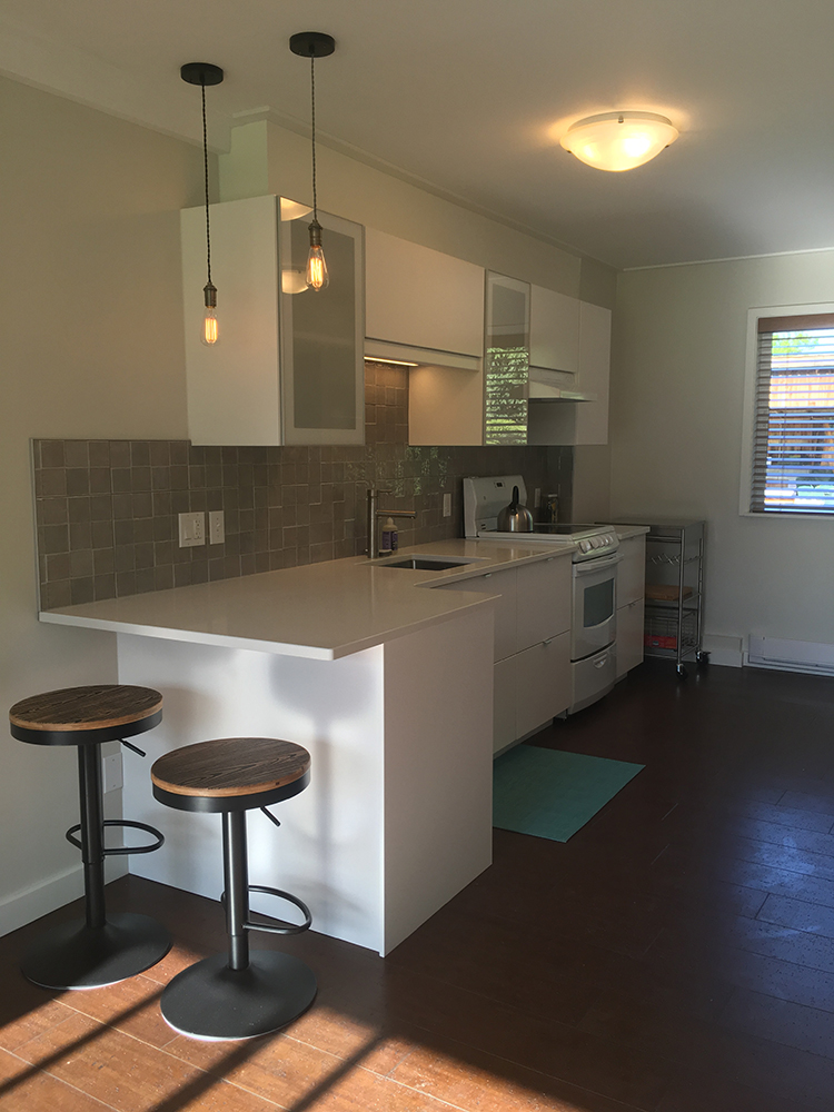 Eagle Suite At Sunshine Bay - Modern one bedroom suite.
